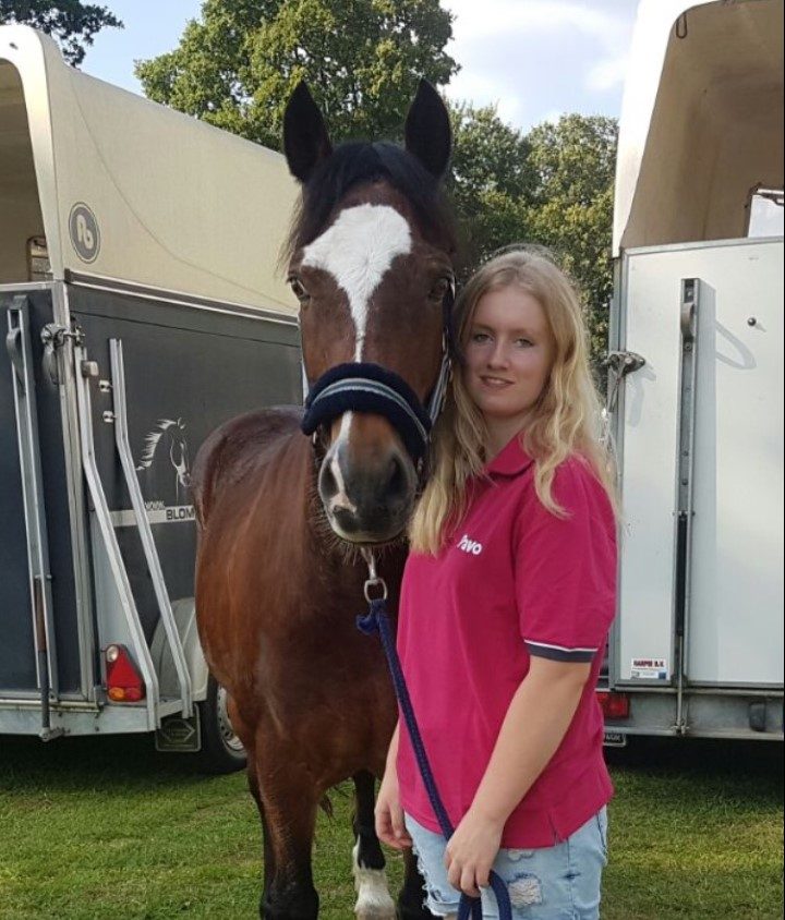 Marisca stagiaire bij dierenkliniek Tiel-Drumpt